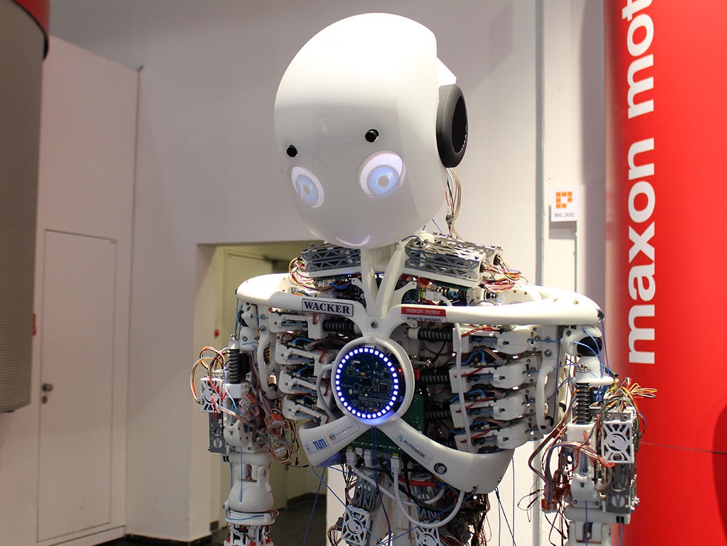 Robot humanoidalny coraz bliższy człowiekowi | elektrotechnik AUTOMATYK