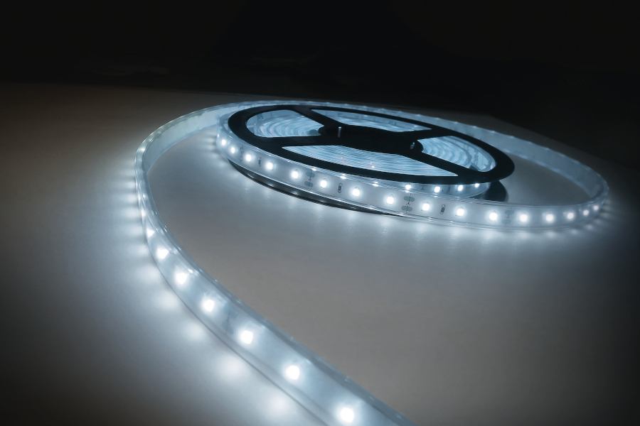 Trzy kategorie cenowe elastycznych pasków LED firmy LEDVANCE ...