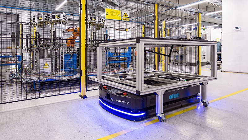 Showroom robotów AIUT na Warsaw Industry Week 2022 | elektrotechnik ...