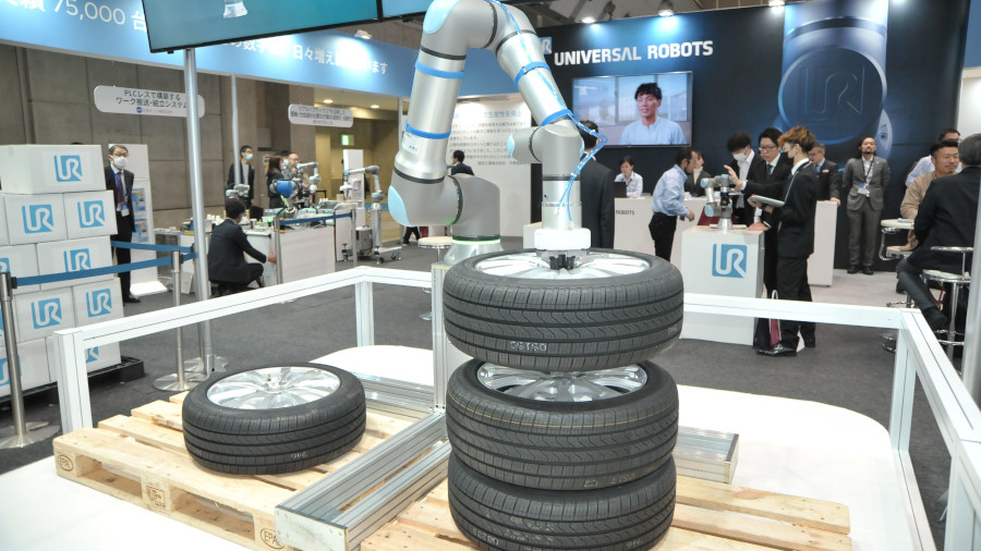 Universal Robots wprowadza nowego robota współpracującego ...